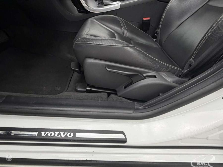 Balts Volvo V60 2017 Viļņa, ar dzinēja tilpumu 1.97 L un nobraukumu 258 tūkst. km par 7300 €, foto 22 vietnē AUTOMOTO.COM.LV