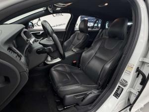 Balts Volvo V60 2017 Viļņa, ar dzinēja tilpumu 1.97 L un nobraukumu 258 tūkst. km par 7300 €, foto 23 vietnē AUTOMOTO.COM.LV