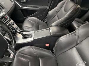 Balts Volvo V60 2017 Viļņa, ar dzinēja tilpumu 1.97 L un nobraukumu 258 tūkst. km par 7300 €, foto 24 vietnē AUTOMOTO.COM.LV