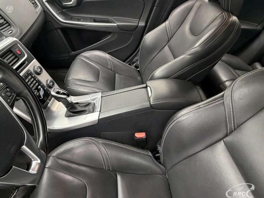 Balts Volvo V60 2017 Viļņa, ar dzinēja tilpumu 1.97 L un nobraukumu 258 tūkst. km par 7300 €, foto 24 vietnē AUTOMOTO.COM.LV