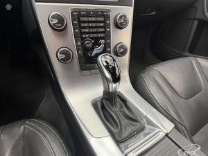 Balts Volvo V60 2017 Viļņa, ar dzinēja tilpumu 1.97 L un nobraukumu 258 tūkst. km par 7300 €, foto 26 vietnē AUTOMOTO.COM.LV