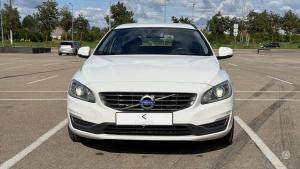 White Volvo V60 2017 in Siauliai, with an engine capacity of 2.40 L and mileage of 386 thousand km for 6700 €, photo  on AUTOMOTO.COM.LV