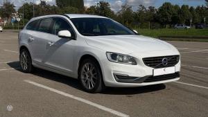 White Volvo V60 2017 in Siauliai, with an engine capacity of 2.40 L and mileage of 386 thousand km for 6700 €, photo 3 on AUTOMOTO.COM.LV