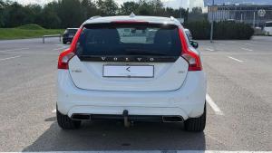 White Volvo V60 2017 in Siauliai, with an engine capacity of 2.40 L and mileage of 386 thousand km for 6700 €, photo 6 on AUTOMOTO.COM.LV