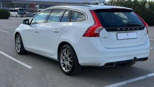 White Volvo V60 2017 in Siauliai, with an engine capacity of 2.40 L and mileage of 386 thousand km for 6700 €, photo 7 on AUTOMOTO.COM.LV