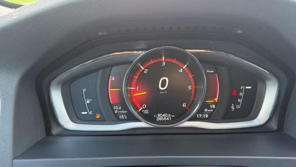 White Volvo V60 2017 in Siauliai, with an engine capacity of 2.40 L and mileage of 386 thousand km for 6700 €, photo 9 on AUTOMOTO.COM.LV