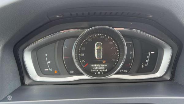White Volvo V60 2017 in Siauliai, with an engine capacity of 2.40 L and mileage of 386 thousand km for 6700 €, photo 10 on AUTOMOTO.COM.LV