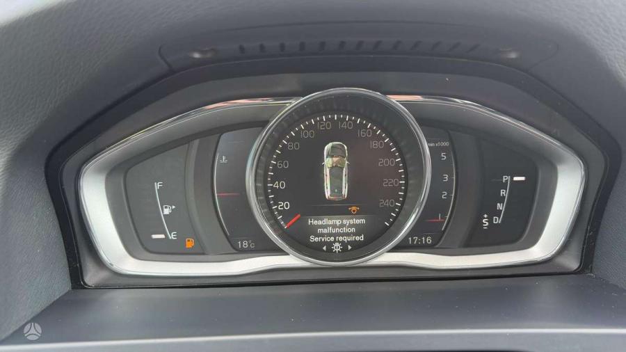 White Volvo V60 2017 in Siauliai, with an engine capacity of 2.40 L and mileage of 386 thousand km for 6700 €, photo 11 on AUTOMOTO.COM.LV