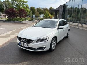 White Volvo V60 2017 in Riga, with an engine capacity of 2.00 L and mileage of 155 thousand km for 10400 €, photo  on AUTOMOTO.COM.LV