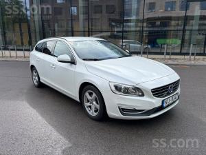 White Volvo V60 2017 in Riga, with an engine capacity of 2.00 L and mileage of 155 thousand km for 10400 €, photo 5 on AUTOMOTO.COM.LV