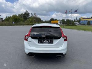 Balts Volvo V60 2017 Telšiai, ar dzinēja tilpumu 1.97 L un nobraukumu 253 tūkst. km par 7700 €, foto 6 vietnē AUTOMOTO.COM.LV