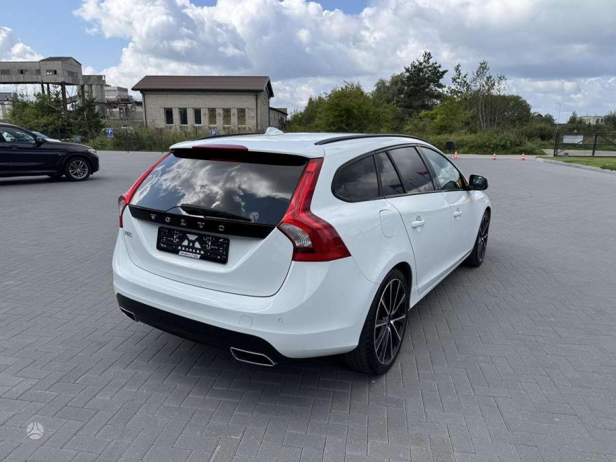 Balts Volvo V60 2017 Telšiai, ar dzinēja tilpumu 1.97 L un nobraukumu 253 tūkst. km par 7700 €, foto 7 vietnē AUTOMOTO.COM.LV