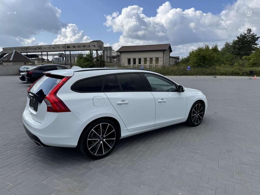 Balts Volvo V60 2017 Telšiai, ar dzinēja tilpumu 1.97 L un nobraukumu 253 tūkst. km par 7700 €, foto 8 vietnē AUTOMOTO.COM.LV