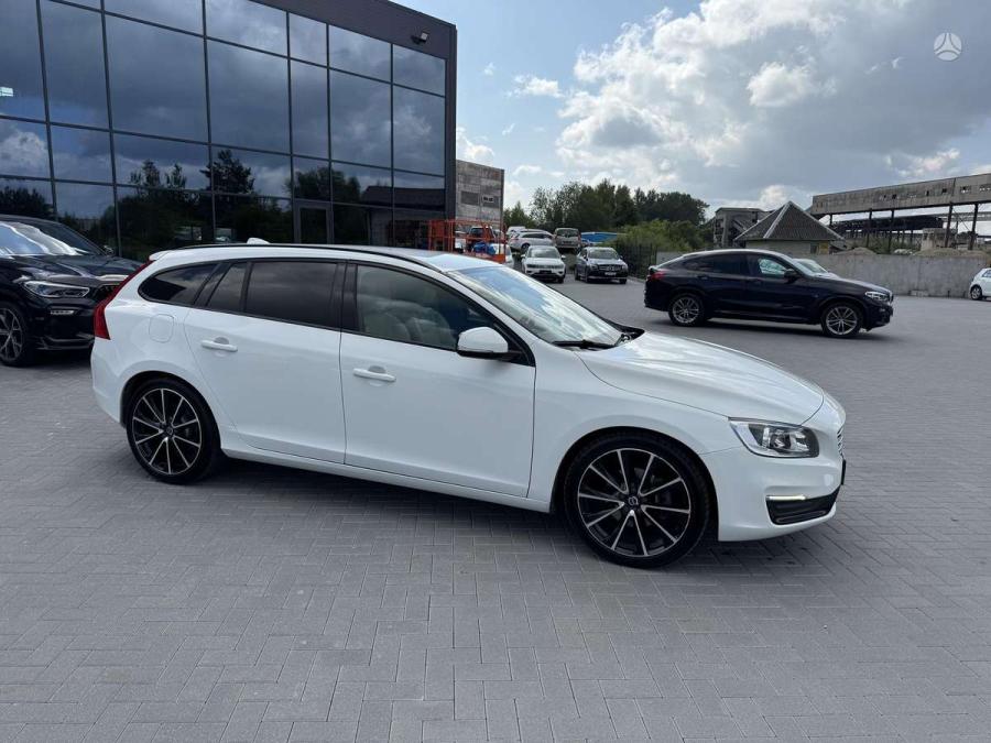 Balts Volvo V60 2017 Telšiai, ar dzinēja tilpumu 1.97 L un nobraukumu 253 tūkst. km par 7700 €, foto 9 vietnē AUTOMOTO.COM.LV