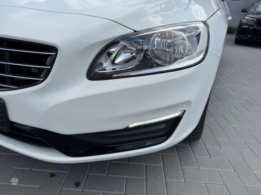 Balts Volvo V60 2017 Telšiai, ar dzinēja tilpumu 1.97 L un nobraukumu 253 tūkst. km par 7700 €, foto 12 vietnē AUTOMOTO.COM.LV