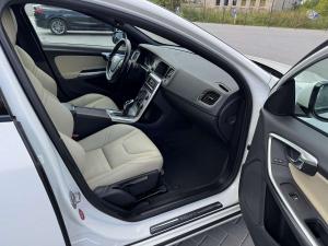 Balts Volvo V60 2017 Telšiai, ar dzinēja tilpumu 1.97 L un nobraukumu 253 tūkst. km par 7700 €, foto 23 vietnē AUTOMOTO.COM.LV