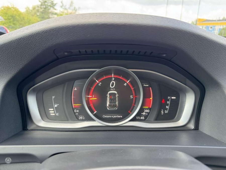 Balts Volvo V60 2017 Telšiai, ar dzinēja tilpumu 1.97 L un nobraukumu 253 tūkst. km par 7700 €, foto 26 vietnē AUTOMOTO.COM.LV