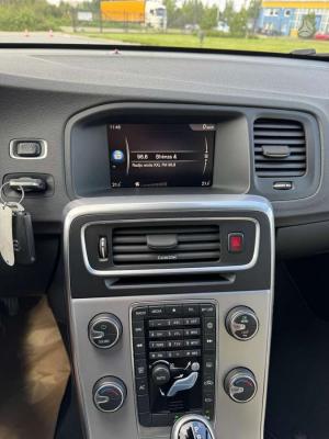 Balts Volvo V60 2017 Telšiai, ar dzinēja tilpumu 1.97 L un nobraukumu 253 tūkst. km par 7700 €, foto 30 vietnē AUTOMOTO.COM.LV