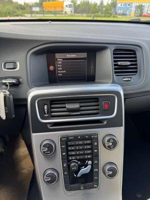 Balts Volvo V60 2017 Telšiai, ar dzinēja tilpumu 1.97 L un nobraukumu 253 tūkst. km par 7700 €, foto 34 vietnē AUTOMOTO.COM.LV