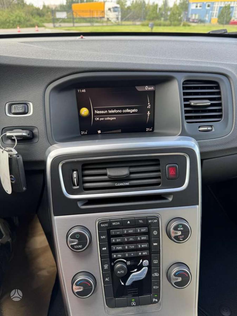 Balts Volvo V60 2017 Telšiai, ar dzinēja tilpumu 1.97 L un nobraukumu 253 tūkst. km par 7700 €, foto 35 vietnē AUTOMOTO.COM.LV