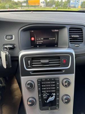 Balts Volvo V60 2017 Telšiai, ar dzinēja tilpumu 1.97 L un nobraukumu 253 tūkst. km par 7700 €, foto 36 vietnē AUTOMOTO.COM.LV