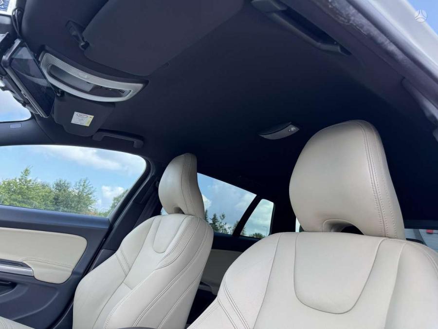 Balts Volvo V60 2017 Telšiai, ar dzinēja tilpumu 1.97 L un nobraukumu 253 tūkst. km par 7700 €, foto 45 vietnē AUTOMOTO.COM.LV