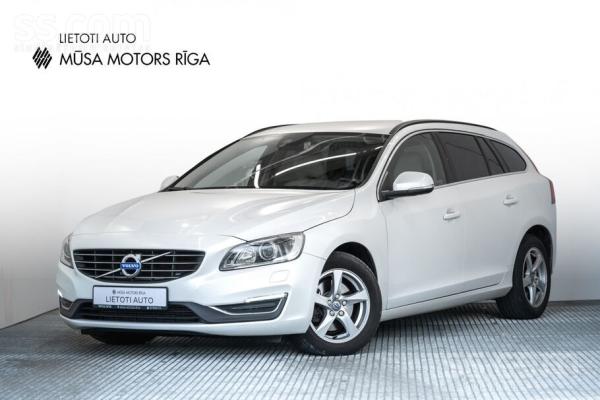 Volvo V60 2017 in Riga on AUTOMOTO.COM.LV White Volvo V60 2017 in Riga, with an engine capacity of 2.00 L and mileage of 161 thousand km for 9900 €, photo 1 on AUTOMOTO.COM.LV
