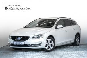 White Volvo V60 2017 in Riga, with an engine capacity of 2.00 L and mileage of 161 thousand km for 9900 €, photo 1 on AUTOMOTO.COM.LV
