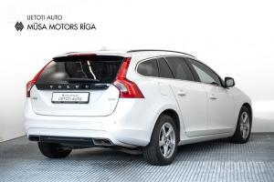 White Volvo V60 2017 in Riga, with an engine capacity of 2.00 L and mileage of 161 thousand km for 9900 €, photo 3 on AUTOMOTO.COM.LV