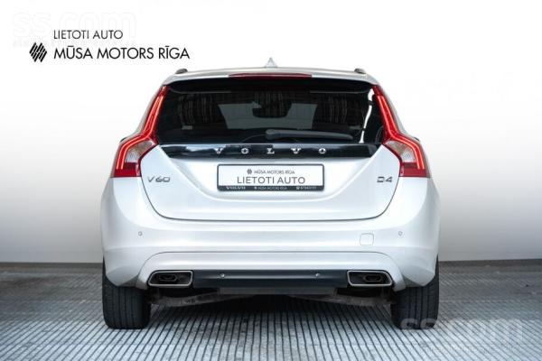 Volvo V60 2017 in Riga on AUTOMOTO.COM.LV White Volvo V60 2017 in Riga, with an engine capacity of 2.00 L and mileage of 161 thousand km for 9900 €, photo 5 on AUTOMOTO.COM.LV