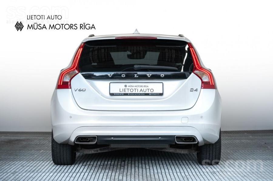 White Volvo V60 2017 in Riga, with an engine capacity of 2.00 L and mileage of 161 thousand km for 9900 €, photo 5 on AUTOMOTO.COM.LV
