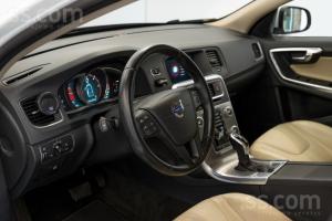 White Volvo V60 2017 in Riga, with an engine capacity of 2.00 L and mileage of 161 thousand km for 9900 €, photo 6 on AUTOMOTO.COM.LV