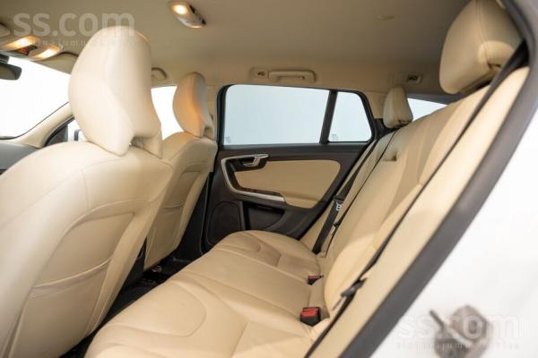 Volvo V60 2017 in Riga on AUTOMOTO.COM.LV White Volvo V60 2017 in Riga, with an engine capacity of 2.00 L and mileage of 161 thousand km for 9900 €, photo 9 on AUTOMOTO.COM.LV