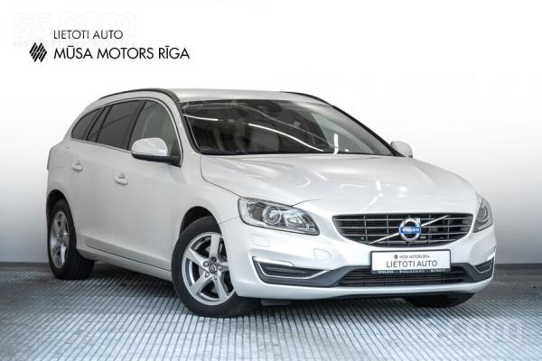 Volvo V60 2017 in Riga on AUTOMOTO.COM.LV White Volvo V60 2017 in Riga, with an engine capacity of 2.00 L and mileage of 161 thousand km for 9900 €, photo 10 on AUTOMOTO.COM.LV