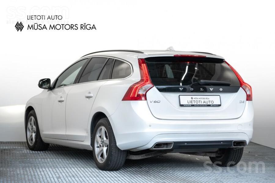 White Volvo V60 2017 in Riga, with an engine capacity of 2.00 L and mileage of 161 thousand km for 9900 €, photo 11 on AUTOMOTO.COM.LV