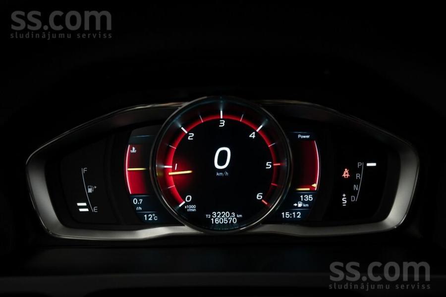 White Volvo V60 2017 in Riga, with an engine capacity of 2.00 L and mileage of 161 thousand km for 9900 €, photo 13 on AUTOMOTO.COM.LV