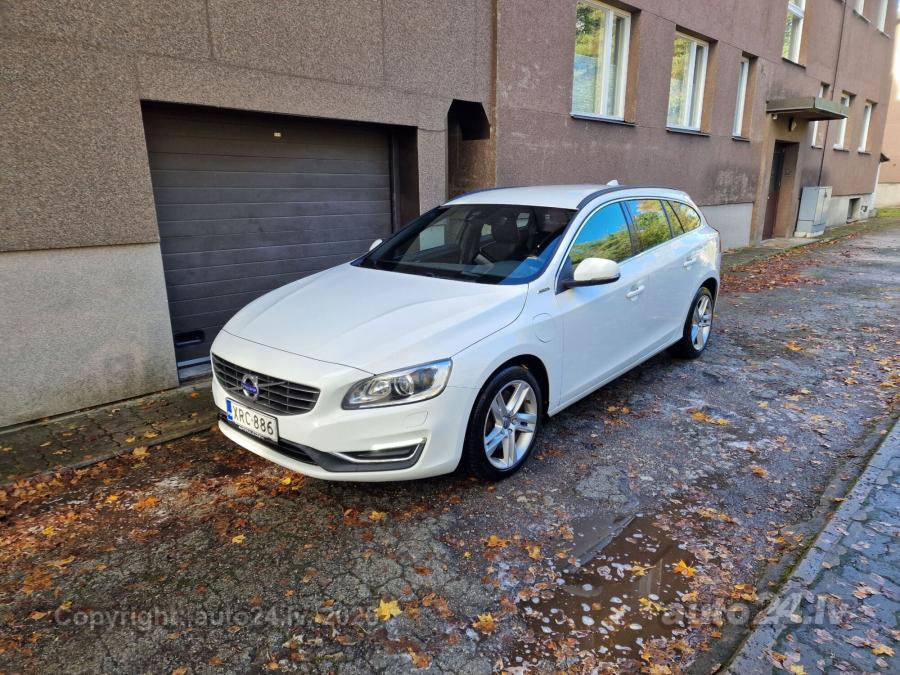 Balts Volvo V60 2017 Tallina, ar dzinēja tilpumu 2.40 L un nobraukumu 266 tūkst. km par 8300 €, foto 1 vietnē AUTOMOTO.COM.LV