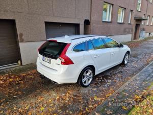 Balts Volvo V60 2017 Tallina, ar dzinēja tilpumu 2.40 L un nobraukumu 266 tūkst. km par 8300 €, foto 3 vietnē AUTOMOTO.COM.LV