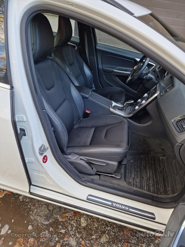 White Volvo V60 2017 in Tallinn, with an engine capacity of 2.40 L and mileage of 266 thousand km for 8300 €, photo 6 on AUTOMOTO.COM.LV