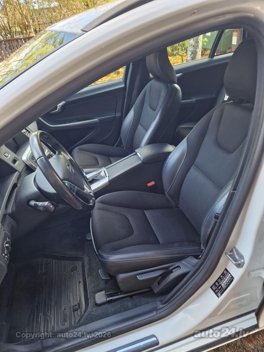 Balts Volvo V60 2017 Tallina, ar dzinēja tilpumu 2.40 L un nobraukumu 266 tūkst. km par 8300 €, foto 7 vietnē AUTOMOTO.COM.LV
