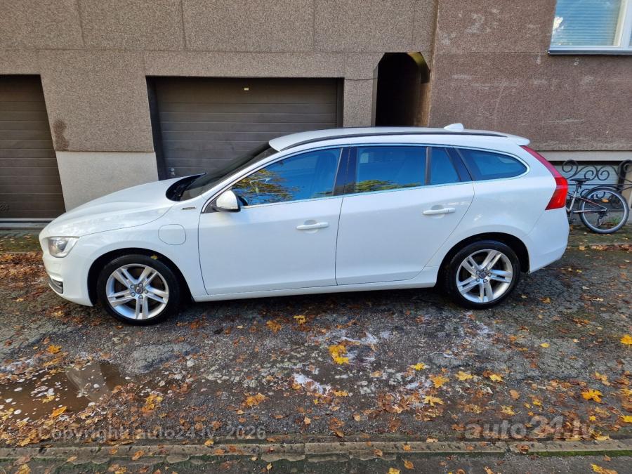 Balts Volvo V60 2017 Tallina, ar dzinēja tilpumu 2.40 L un nobraukumu 266 tūkst. km par 8300 €, foto 9 vietnē AUTOMOTO.COM.LV