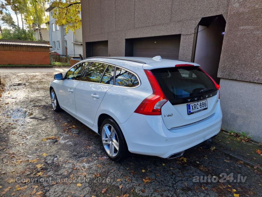 Balts Volvo V60 2017 Tallina, ar dzinēja tilpumu 2.40 L un nobraukumu 266 tūkst. km par 8300 €, foto 10 vietnē AUTOMOTO.COM.LV