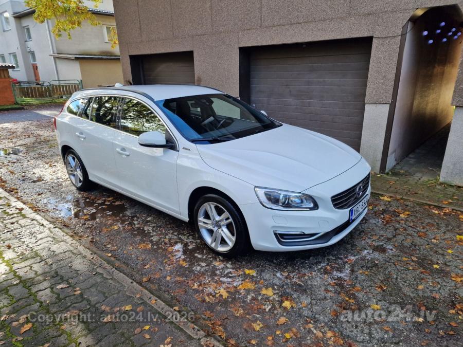 Balts Volvo V60 2017 Tallina, ar dzinēja tilpumu 2.40 L un nobraukumu 266 tūkst. km par 8300 €, foto 11 vietnē AUTOMOTO.COM.LV