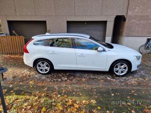 Balts Volvo V60 2017 Tallina, ar dzinēja tilpumu 2.40 L un nobraukumu 266 tūkst. km par 8300 €, foto 14 vietnē AUTOMOTO.COM.LV