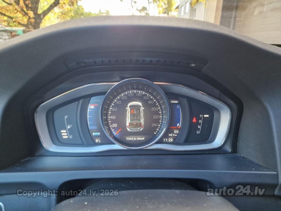 Balts Volvo V60 2017 Tallina, ar dzinēja tilpumu 2.40 L un nobraukumu 266 tūkst. km par 8300 €, foto 15 vietnē AUTOMOTO.COM.LV