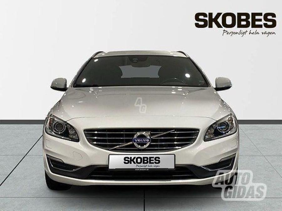 White Volvo V60 2018 in Kaunas, with an engine capacity of 0.00 L and mileage of 87 thousand km for 22834 €, photo 20 on AUTOMOTO.COM.LV