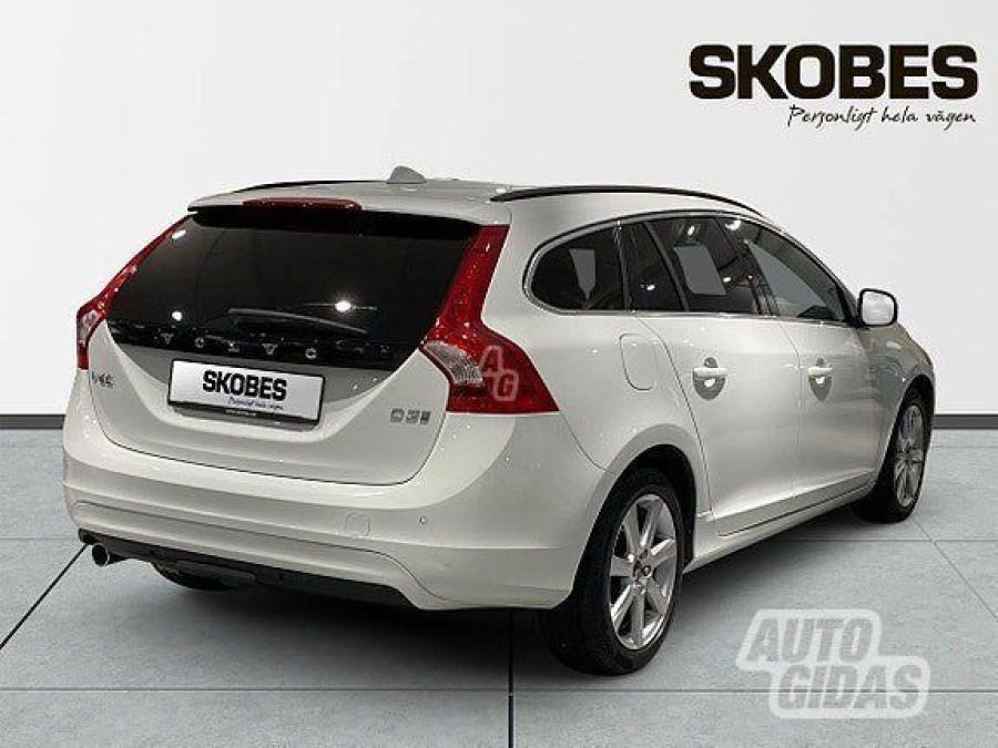 White Volvo V60 2018 in Kaunas, with an engine capacity of 0.00 L and mileage of 87 thousand km for 22834 €, photo 24 on AUTOMOTO.COM.LV