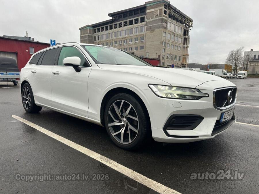 White Volvo V60 2018 in Tallinn, with an engine capacity of 2.00 L and mileage of 165 thousand km for 19000 €, photo 1 on AUTOMOTO.COM.LV