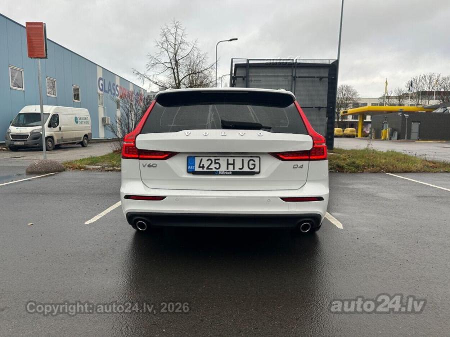 White Volvo V60 2018 in Tallinn, with an engine capacity of 2.00 L and mileage of 165 thousand km for 19000 €, photo 6 on AUTOMOTO.COM.LV