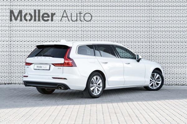 Balts Volvo V60 2018 Mārupe, ar dzinēja tilpumu 2.00 L un nobraukumu 164 tūkst. km par 18450 €, foto 4 vietnē AUTOMOTO.COM.LV